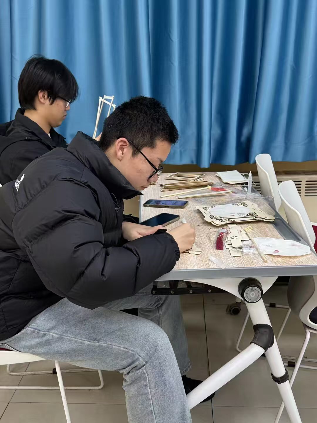 元灯初上，暖冬寄愿 ——化工学院元旦灯笼手工活动圆满落幕