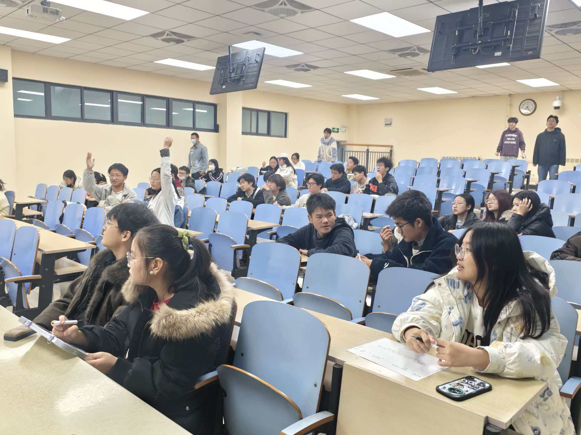 化工学院书法篆刻协会举办第十届“我爱古诗词”活动